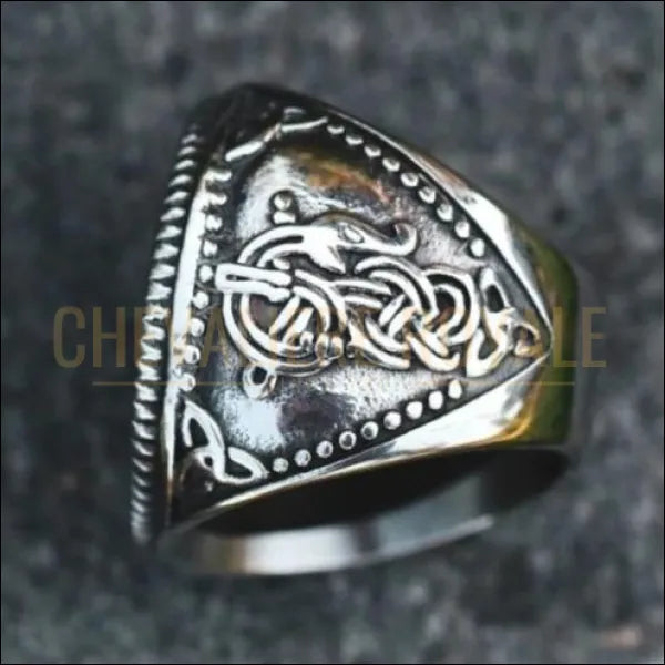 Chevalière homme style totem loup dominant – Chevalière Royale